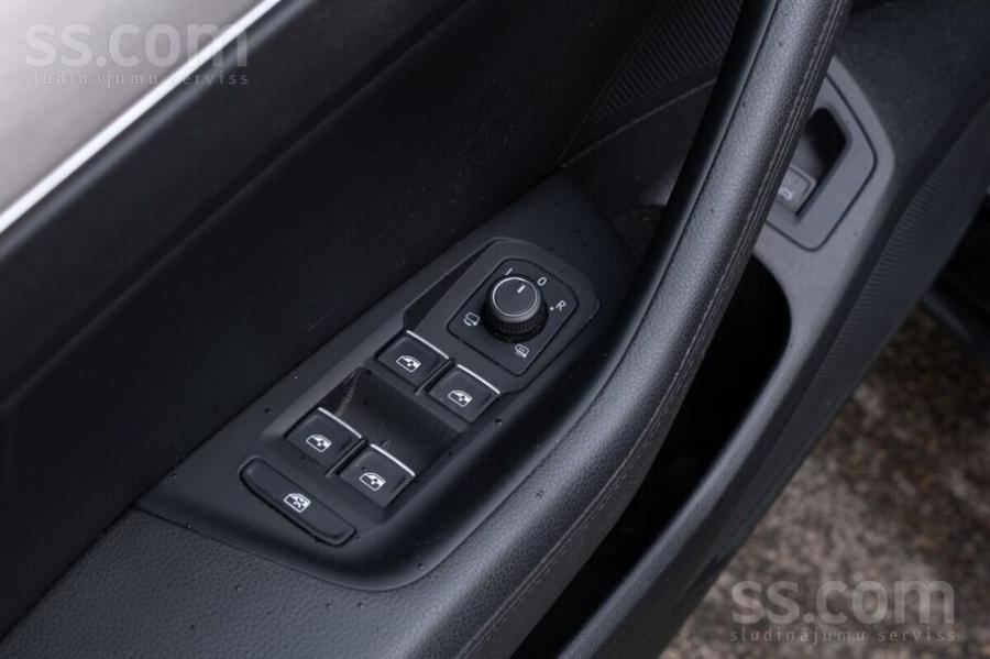 Black Volkswagen Passat B8 2018 in Riga, with an engine capacity of 2.00 L and mileage of 180 thousand km for 13800 €, photo 12 on AUTOMOTO.COM.LV