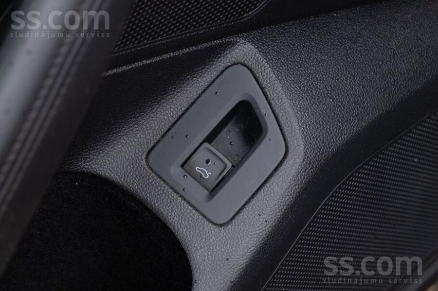 Black Volkswagen Passat B8 2018 in Riga, with an engine capacity of 2.00 L and mileage of 180 thousand km for 13800 €, photo 13 on AUTOMOTO.COM.LV