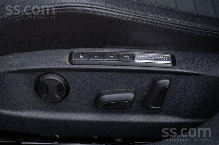 Black Volkswagen Passat B8 2018 in Riga, with an engine capacity of 2.00 L and mileage of 180 thousand km for 13800 €, photo 14 on AUTOMOTO.COM.LV