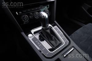 Black Volkswagen Passat B8 2018 in Riga, with an engine capacity of 2.00 L and mileage of 180 thousand km for 13800 €, photo 21 on AUTOMOTO.COM.LV
