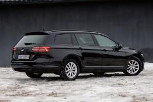 Black Volkswagen Passat B8 2019 in Jelgava, with an engine capacity of 1.60 L and mileage of 141 thousand km for 17600 €, photo 5 on AUTOMOTO.COM.LV