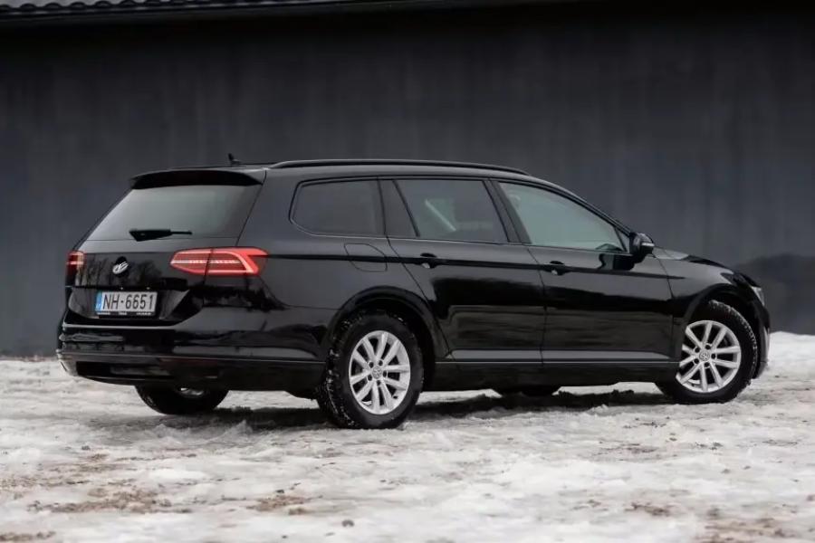 Black Volkswagen Passat B8 2019 in Jelgava, with an engine capacity of 1.60 L and mileage of 141 thousand km for 17600 €, photo 5 on AUTOMOTO.COM.LV