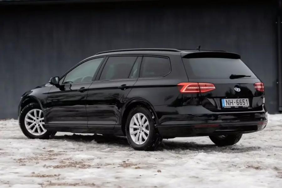 Black Volkswagen Passat B8 2019 in Jelgava, with an engine capacity of 1.60 L and mileage of 141 thousand km for 17600 €, photo 7 on AUTOMOTO.COM.LV
