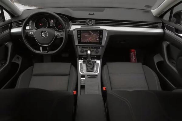 Black Volkswagen Passat B8 2019 in Jelgava, with an engine capacity of 1.60 L and mileage of 141 thousand km for 17600 €, photo 7 on AUTOMOTO.COM.LV