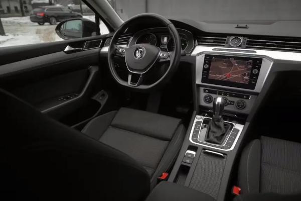 Black Volkswagen Passat B8 2019 in Jelgava, with an engine capacity of 1.60 L and mileage of 141 thousand km for 17600 €, photo 8 on AUTOMOTO.COM.LV