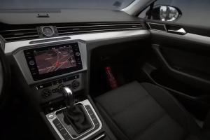 Black Volkswagen Passat B8 2019 in Jelgava, with an engine capacity of 1.60 L and mileage of 141 thousand km for 17600 €, photo 12 on AUTOMOTO.COM.LV