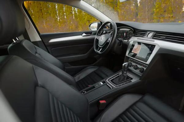 Black Volkswagen Passat B8 2019 in Jelgava, with an engine capacity of 2.00 L and mileage of 248 thousand km for 13200 €, photo 10 on AUTOMOTO.COM.LV