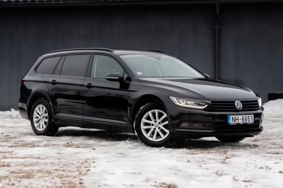 Black Volkswagen Passat B8 2019 in Jelgava, with an engine capacity of 1.60 L and mileage of 141 thousand km for 17600 €, photo 4 on AUTOMOTO.COM.LV