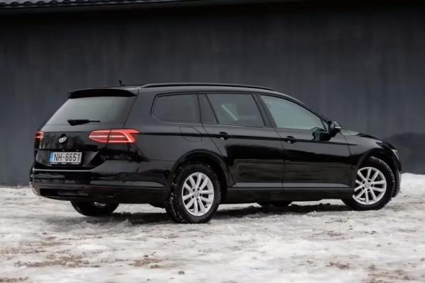Black Volkswagen Passat B8 2019 in Jelgava, with an engine capacity of 1.60 L and mileage of 141 thousand km for 17600 €, photo 4 on AUTOMOTO.COM.LV