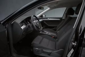Black Volkswagen Passat B8 2019 in Jelgava, with an engine capacity of 1.60 L and mileage of 141 thousand km for 17600 €, photo 10 on AUTOMOTO.COM.LV