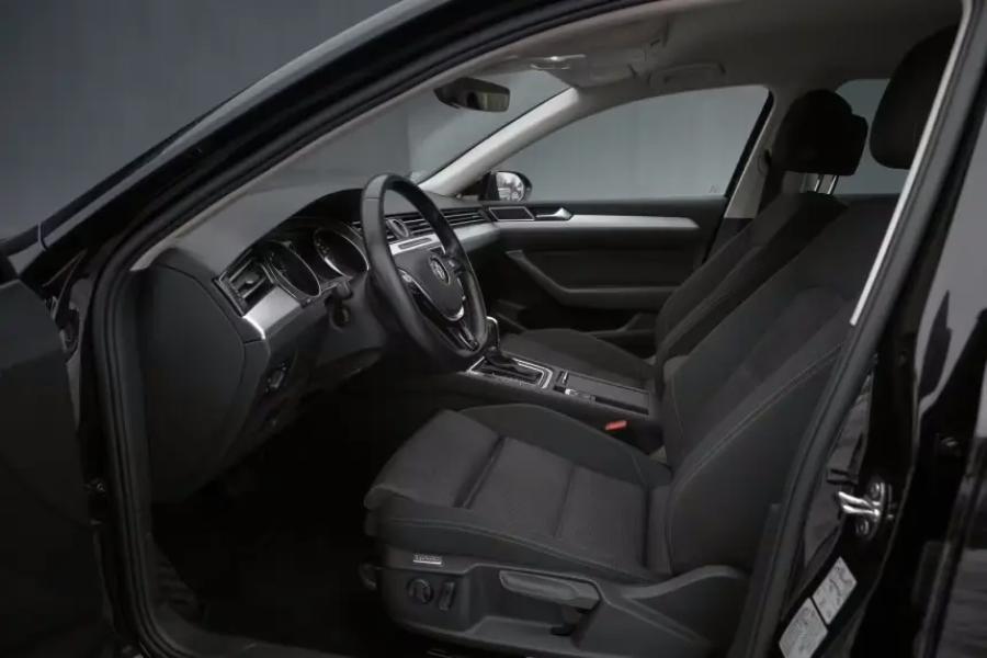 Black Volkswagen Passat B8 2019 in Jelgava, with an engine capacity of 1.60 L and mileage of 141 thousand km for 17600 €, photo 10 on AUTOMOTO.COM.LV