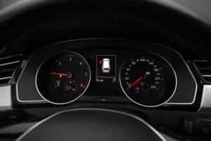 Black Volkswagen Passat B8 2019 in Jelgava, with an engine capacity of 1.60 L and mileage of 141 thousand km for 17600 €, photo 13 on AUTOMOTO.COM.LV