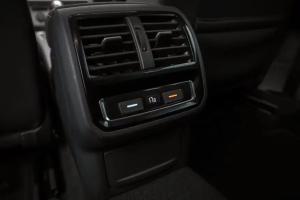 Black Volkswagen Passat B8 2019 in Jelgava, with an engine capacity of 1.60 L and mileage of 141 thousand km for 17600 €, photo 16 on AUTOMOTO.COM.LV