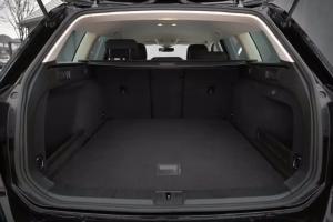Black Volkswagen Passat B8 2019 in Jelgava, with an engine capacity of 1.60 L and mileage of 141 thousand km for 17600 €, photo 19 on AUTOMOTO.COM.LV