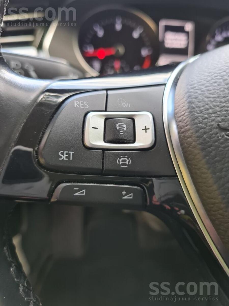 Black Volkswagen Passat B8 2019 in Riga, with an engine capacity of 2.00 L and mileage of 200 thousand km for 12800 €, photo 14 on AUTOMOTO.COM.LV