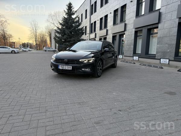 Черный Фольксваген Пассат Б8 2020 в Клайпеда, объемом двигателя 2.00 л и пробегом 235 тыс. км за 21900 €, фото 3 на AUTOMOTO.COM.LV