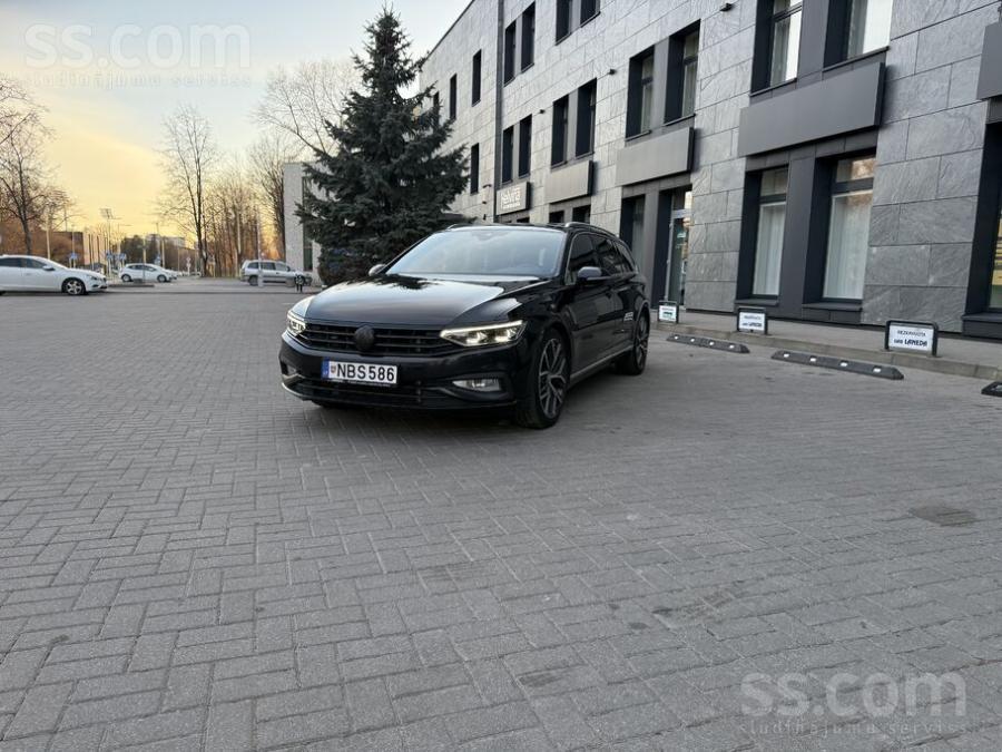 Black Volkswagen Passat B8 2020 in Klaipeda, with an engine capacity of 2.00 L and mileage of 235 thousand km for 21900 €, photo 4 on AUTOMOTO.COM.LV