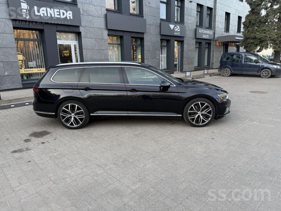 Black Volkswagen Passat B8 2020 in Klaipeda, with an engine capacity of 2.00 L and mileage of 235 thousand km for 21900 €, photo 6 on AUTOMOTO.COM.LV