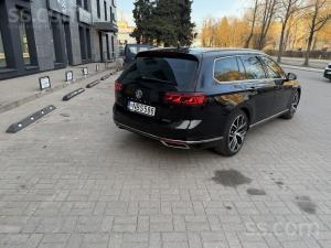 Black Volkswagen Passat B8 2020 in Klaipeda, with an engine capacity of 2.00 L and mileage of 235 thousand km for 21900 €, photo 7 on AUTOMOTO.COM.LV