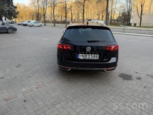 Black Volkswagen Passat B8 2020 in Klaipeda, with an engine capacity of 2.00 L and mileage of 235 thousand km for 21900 €, photo 8 on AUTOMOTO.COM.LV