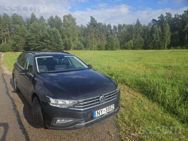 Black Volkswagen Passat B8 2020 in Riga, with an engine capacity of 2.00 L and mileage of 233 thousand km for 14850 €, photo 3 on AUTOMOTO.COM.LV