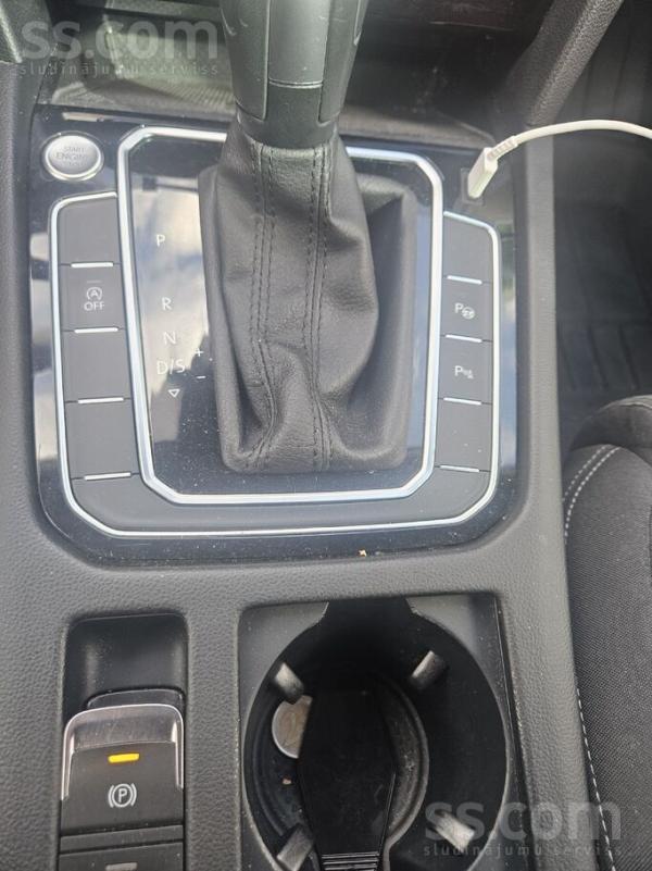 Black Volkswagen Passat B8 2020 in Riga, with an engine capacity of 2.00 L and mileage of 233 thousand km for 14850 €, photo 4 on AUTOMOTO.COM.LV