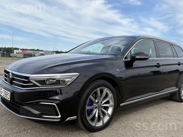 Black Volkswagen Passat B8 2020 in Riga, with an engine capacity of 1.40 L and mileage of 164 thousand km for 19500 €, photo 4 on AUTOMOTO.COM.LV