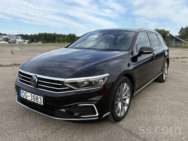 Black Volkswagen Passat B8 2020 in Riga, with an engine capacity of 1.40 L and mileage of 164 thousand km for 19500 €, photo 5 on AUTOMOTO.COM.LV