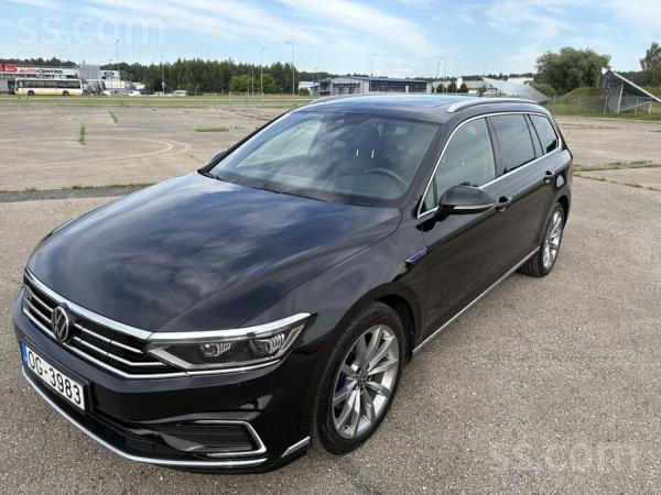 Black Volkswagen Passat B8 2020 in Riga, with an engine capacity of 1.40 L and mileage of 164 thousand km for 19500 €, photo 10 on AUTOMOTO.COM.LV
