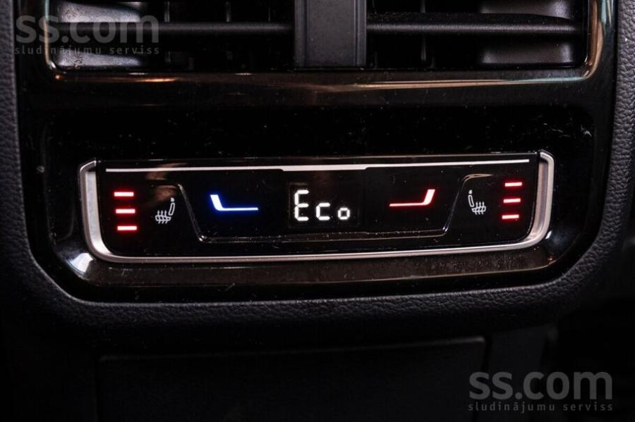 Black Volkswagen Passat B8 2021 in Riga, with an engine capacity of 1.40 L and mileage of 92 thousand km for 23500 €, photo 10 on AUTOMOTO.COM.LV