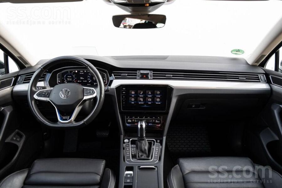 Black Volkswagen Passat B8 2021 in Riga, with an engine capacity of 1.40 L and mileage of 92 thousand km for 23500 €, photo 11 on AUTOMOTO.COM.LV