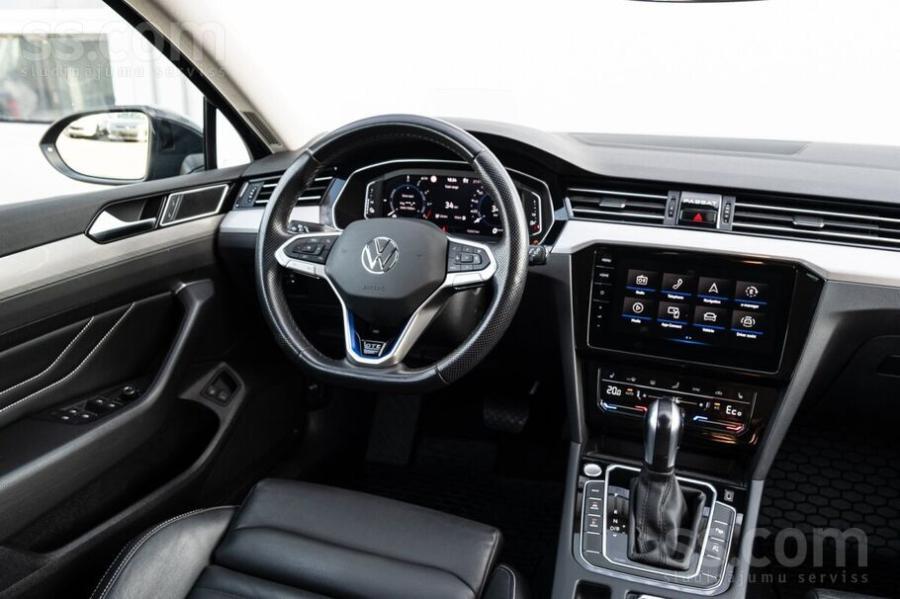 Black Volkswagen Passat B8 2021 in Riga, with an engine capacity of 1.40 L and mileage of 92 thousand km for 23500 €, photo 12 on AUTOMOTO.COM.LV