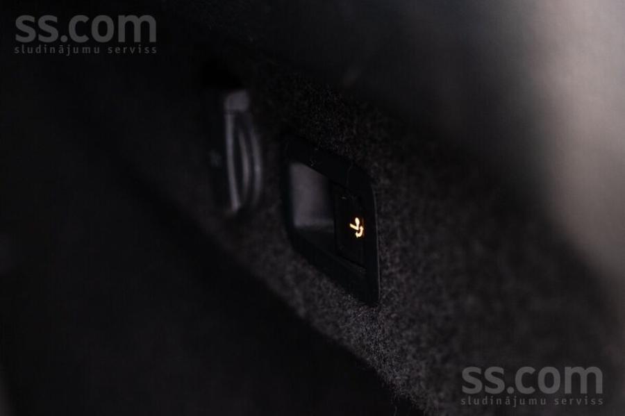 Black Volkswagen Passat B8 2021 in Riga, with an engine capacity of 1.40 L and mileage of 92 thousand km for 23500 €, photo 28 on AUTOMOTO.COM.LV