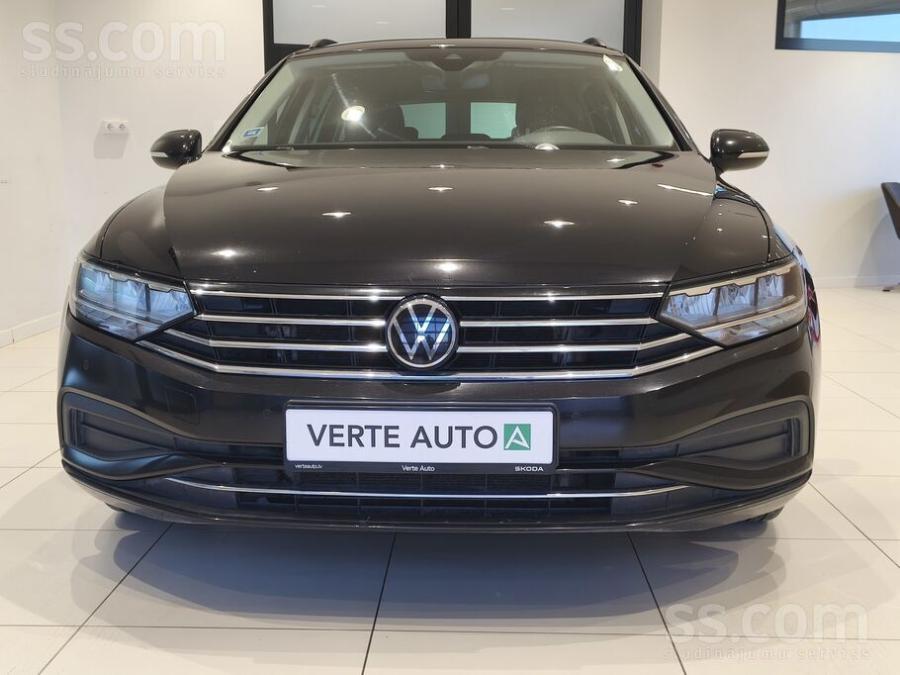 Black Volkswagen Passat B8 2021 in Riga, with an engine capacity of 1.50 L and mileage of 180 thousand km for 14490 €, photo 3 on AUTOMOTO.COM.LV