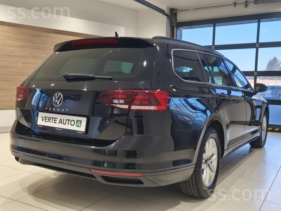Black Volkswagen Passat B8 2021 in Riga, with an engine capacity of 1.50 L and mileage of 180 thousand km for 14490 €, photo 5 on AUTOMOTO.COM.LV