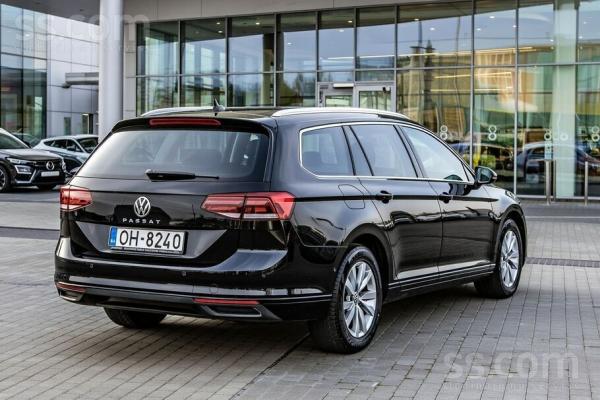 Black Volkswagen Passat B8 2021 in Riga, with an engine capacity of 2.00 L and mileage of 237 thousand km for 15590 €, photo 4 on AUTOMOTO.COM.LV