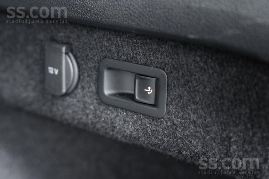 Black Volkswagen Passat B8 2021 in Riga, with an engine capacity of 2.00 L and mileage of 152 thousand km for 24050 €, photo 13 on AUTOMOTO.COM.LV