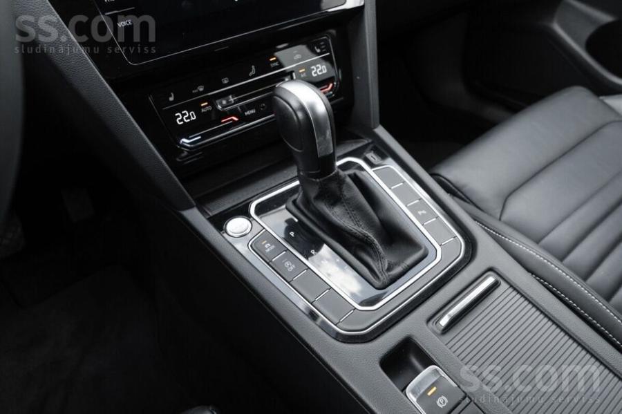 Black Volkswagen Passat B8 2021 in Riga, with an engine capacity of 2.00 L and mileage of 152 thousand km for 24050 €, photo 20 on AUTOMOTO.COM.LV