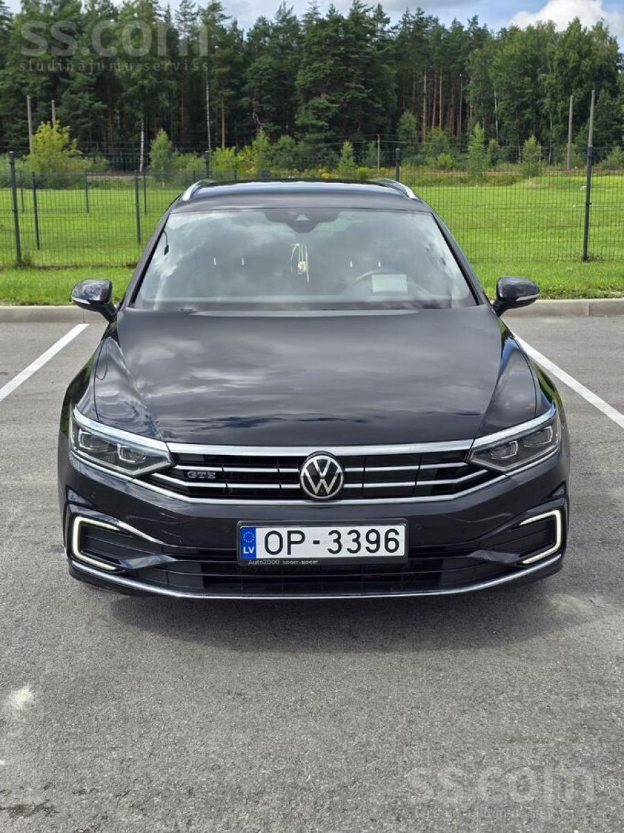 Black Volkswagen Passat B8 2021 in Riga, with an engine capacity of 1.40 L and mileage of 189 thousand km for 21500 €, photo 4 on AUTOMOTO.COM.LV