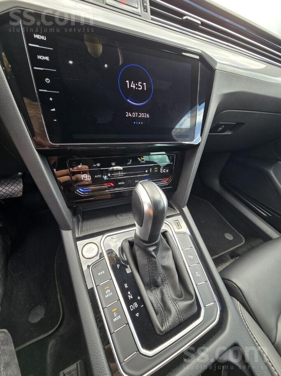 Black Volkswagen Passat B8 2021 in Riga, with an engine capacity of 1.40 L and mileage of 189 thousand km for 21500 €, photo 12 on AUTOMOTO.COM.LV