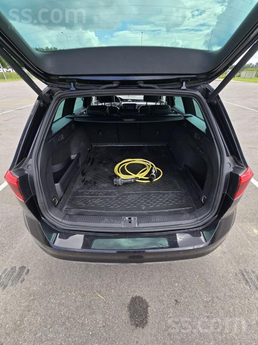 Black Volkswagen Passat B8 2021 in Riga, with an engine capacity of 1.40 L and mileage of 189 thousand km for 21500 €, photo 18 on AUTOMOTO.COM.LV