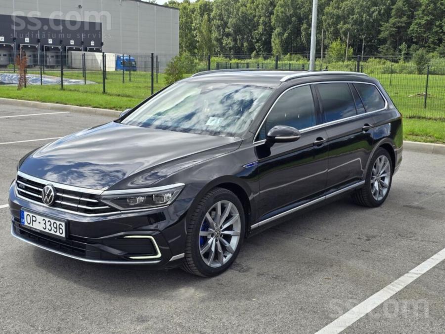 Black Volkswagen Passat B8 2021 in Riga, with an engine capacity of 1.40 L and mileage of 189 thousand km for 21500 €, photo 3 on AUTOMOTO.COM.LV