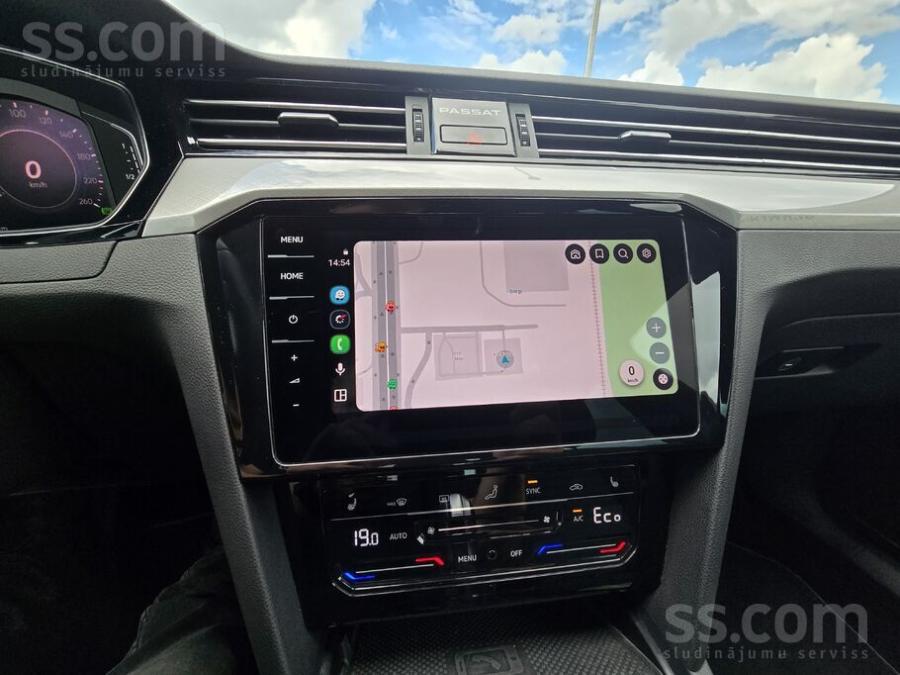 Black Volkswagen Passat B8 2021 in Riga, with an engine capacity of 1.40 L and mileage of 189 thousand km for 21500 €, photo 13 on AUTOMOTO.COM.LV