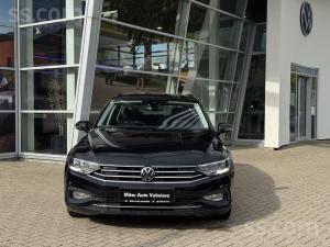Black Volkswagen Passat B8 2021 in Valmiera, with an engine capacity of 2.00 L and mileage of 136 thousand km for 16500 €, photo 3 on AUTOMOTO.COM.LV