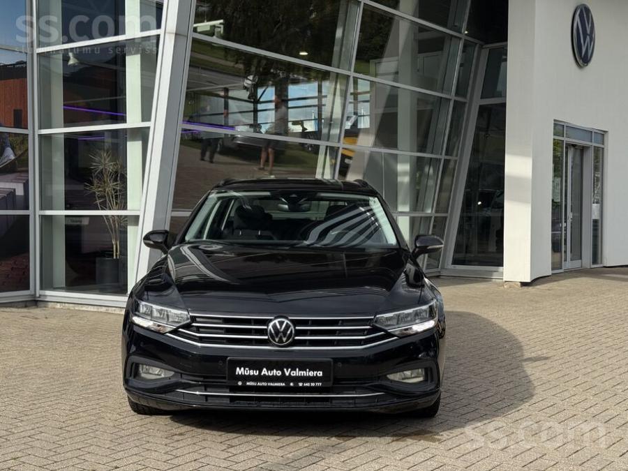 Black Volkswagen Passat B8 2021 in Valmiera, with an engine capacity of 2.00 L and mileage of 136 thousand km for 16500 €, photo 3 on AUTOMOTO.COM.LV