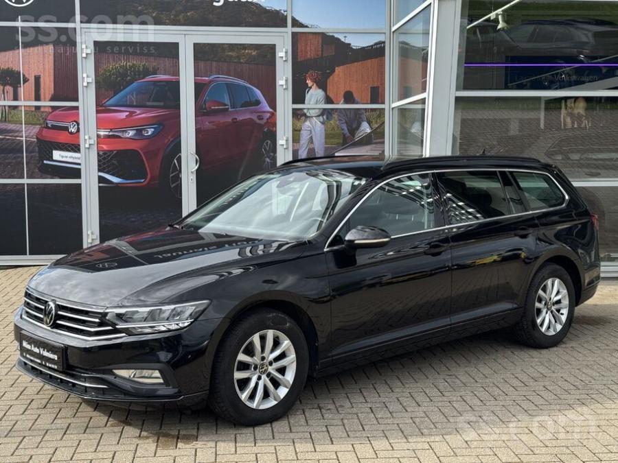 Black Volkswagen Passat B8 2021 in Valmiera, with an engine capacity of 2.00 L and mileage of 136 thousand km for 16500 €, photo 4 on AUTOMOTO.COM.LV