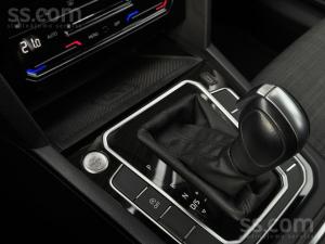 Black Volkswagen Passat B8 2021 in Valmiera, with an engine capacity of 2.00 L and mileage of 136 thousand km for 16500 €, photo 21 on AUTOMOTO.COM.LV