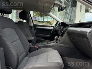 Black Volkswagen Passat B8 2021 in Valmiera, with an engine capacity of 2.00 L and mileage of 136 thousand km for 16500 €, photo 24 on AUTOMOTO.COM.LV
