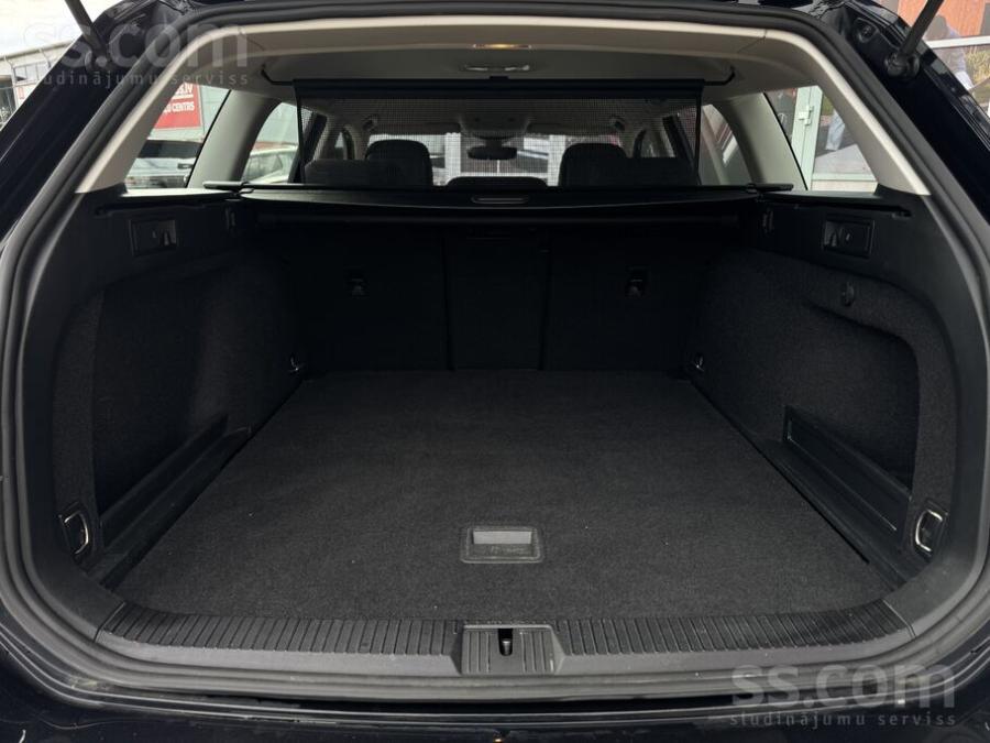 Black Volkswagen Passat B8 2021 in Valmiera, with an engine capacity of 2.00 L and mileage of 136 thousand km for 16500 €, photo 25 on AUTOMOTO.COM.LV