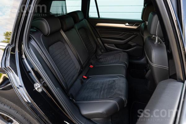Black Volkswagen Passat B8 2022 in Riga, with an engine capacity of 2.00 L and mileage of 158 thousand km for 22950 €, photo 8 on AUTOMOTO.COM.LV